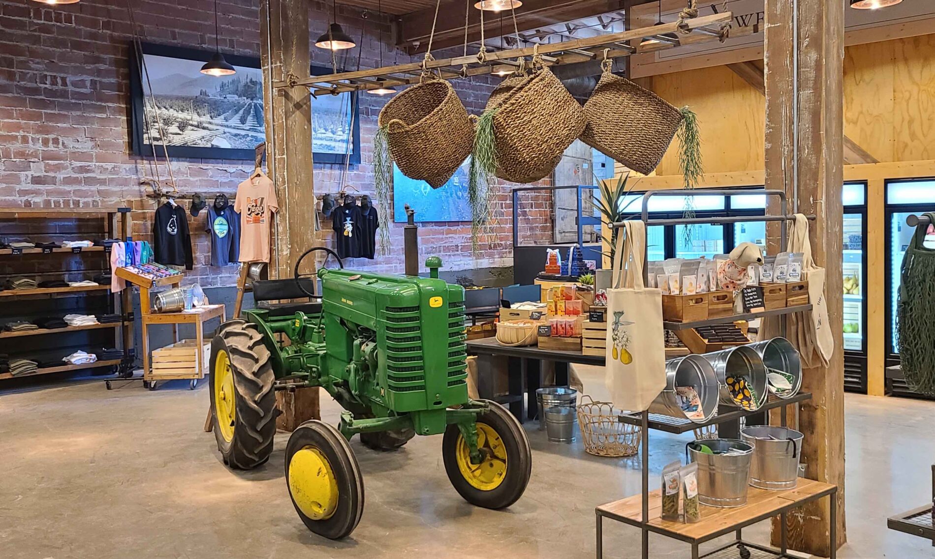 The Fruit Company - Visit Hood River